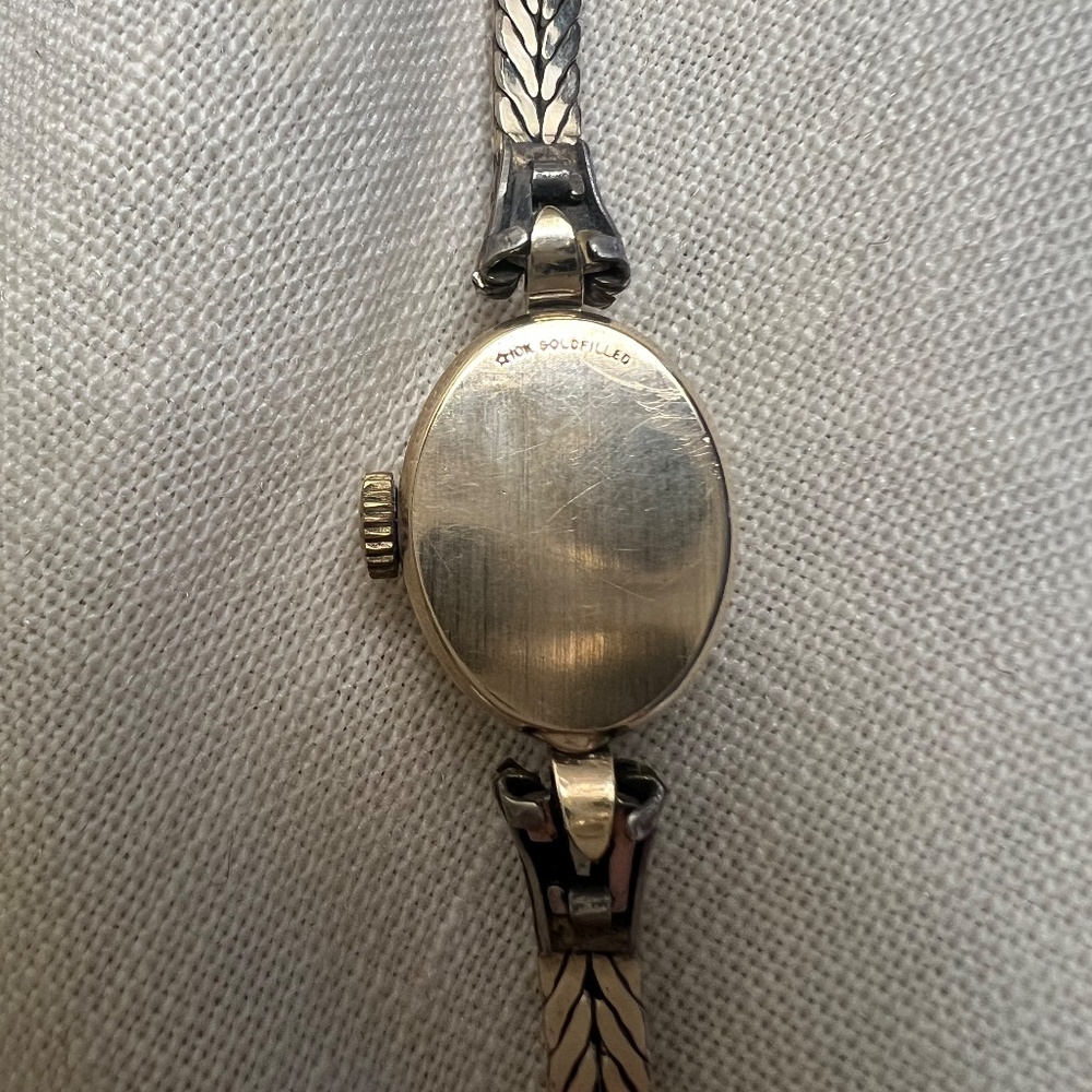 Wittnauer Geneve Swiss Vintage Ladies Watch - Gem